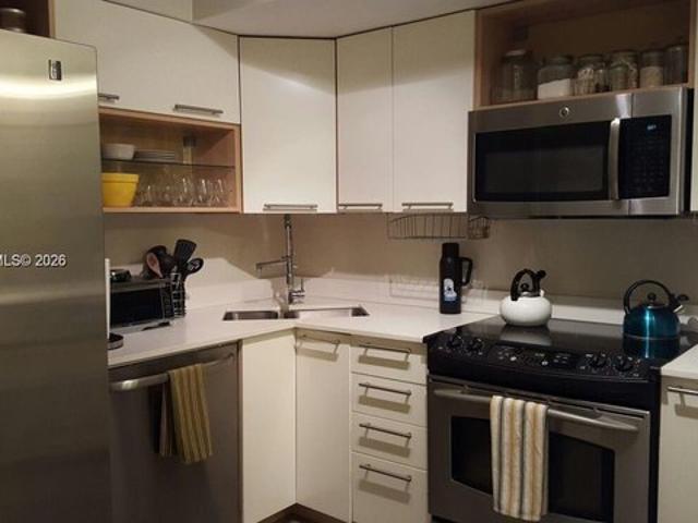 1075 93rd St Apt 206, Bay Harbor Islands, FL 33154