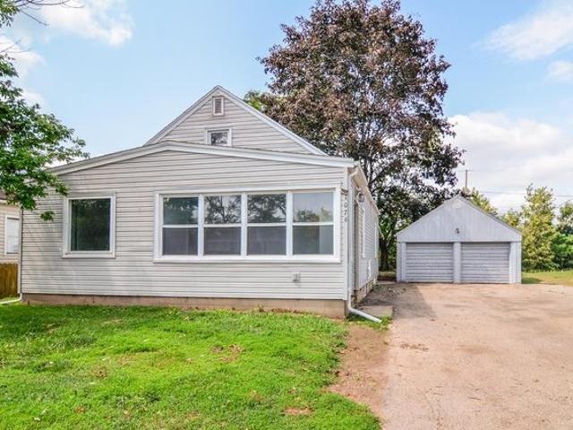 1076 Mayer St, Menasha, WI 54952