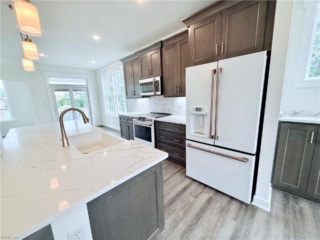 1076 Mesa LOOP