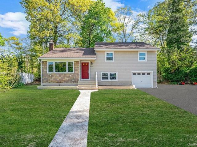 1076 Northgate Ct, Uniondale, NY 11553
