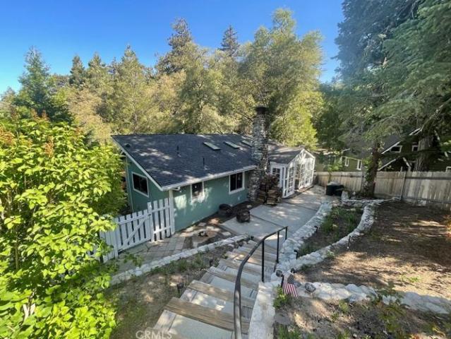 1076 Calanda Dr, Crestline, CA 92325