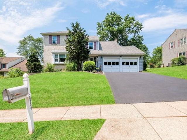 1076 Connemara Cir, Warrington, PA 18976