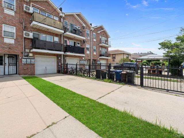 1076 Gipson Street