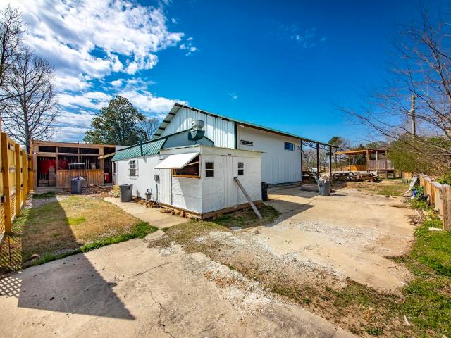 1076 Highway 65 S