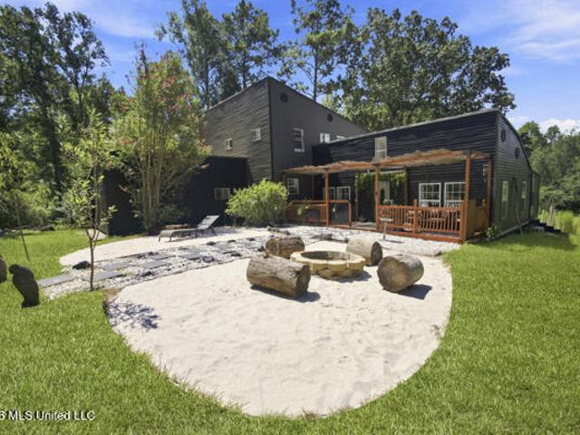 1076 Perrett Road