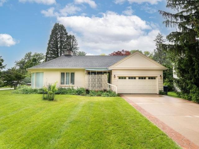 1076 Prospect Blvd, Waterloo, IA 50701