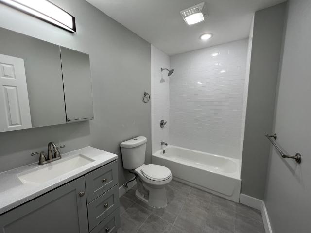 1076 Summit Ave # 4