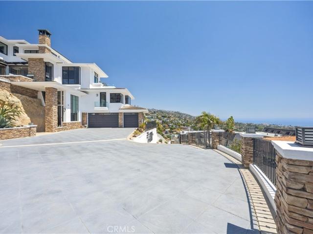 1076 Skyline Drive