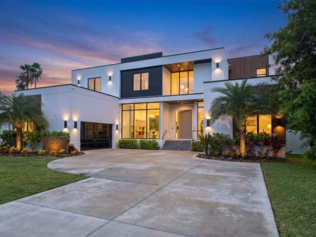 1076 Snell Isle Blvd NE, Saint Petersburg, FL 33704