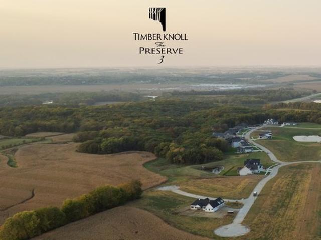10773 SW Silver Creek Dr, West Des Moines, IA 50266