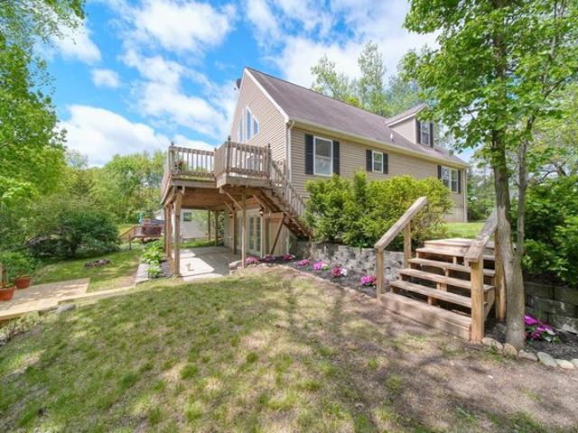 10771 Woodbrook Dr, Cement City, MI 49233