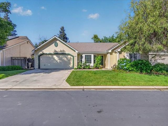 10771 N Windham Bay Cir, Fresno, CA 93730