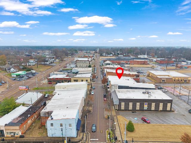 1077 N Main St