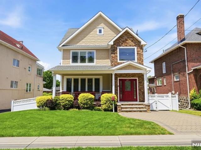1077 Anderson Ave, Fort Lee, NJ 07024