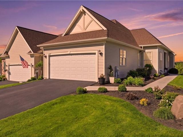 1077 Chapelhill Dr, Victor, NY 14564
