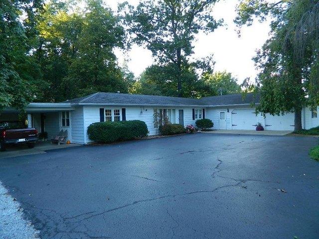 1077 County Road 1850 E, Fairfield, IL 62837