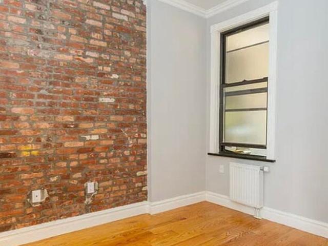 #1077 Rooms available in this 3 bed 2 bath apartme
