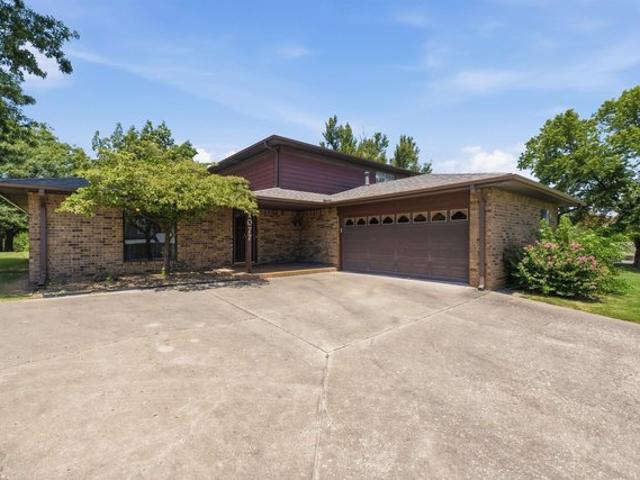 1077 Rolling Meadows Ct, Bartlesville, OK 74006