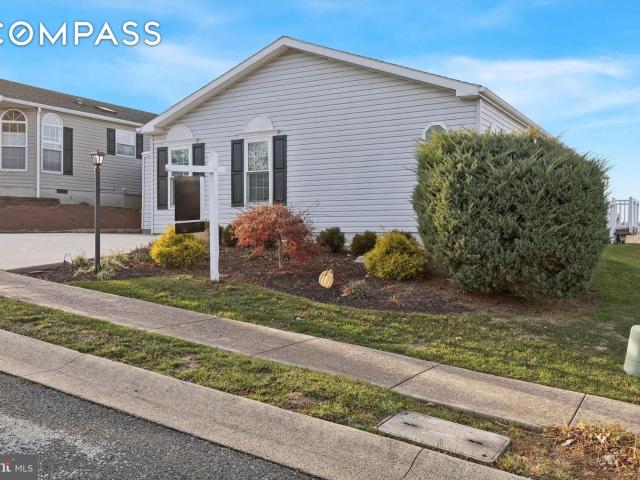 1077 Scenic View Dr, Schwenksville, PA