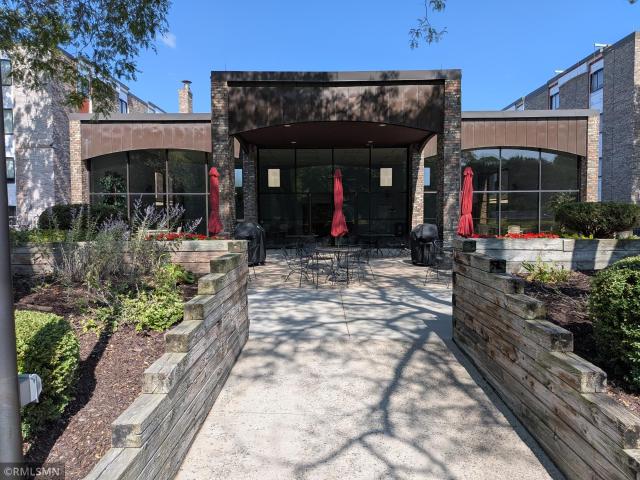 1077 Sibley Memorial Highway # 506
