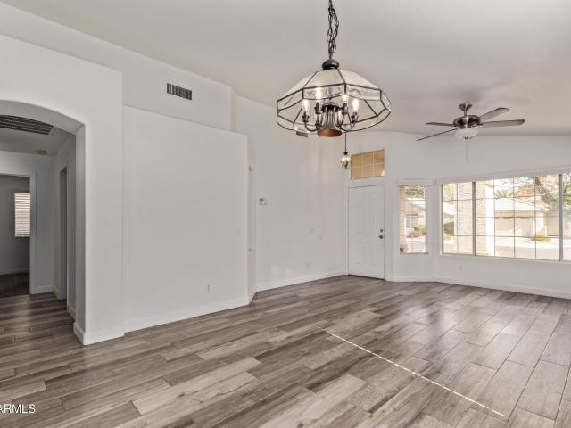 1077 w laurel avenue