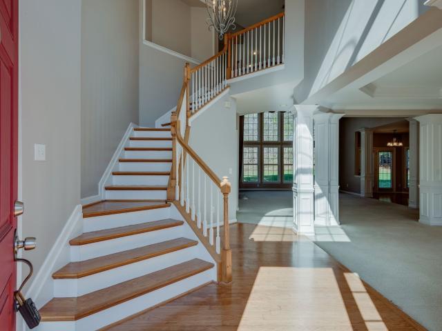 1077 Walnut Bend Ln
