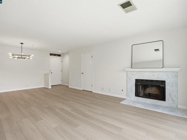 1077 Wesley Ct 7