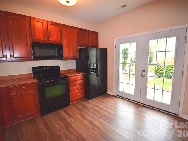 1077 Woodglen Lane