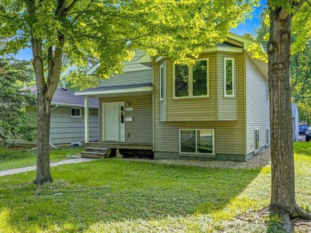 1077 26th Ave SE, Minneapolis, MN 55414