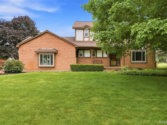10780 Oxbow Lakeshore Drive
