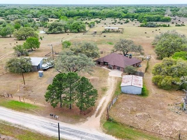 10782 County Road 284, Edna, TX 77957
