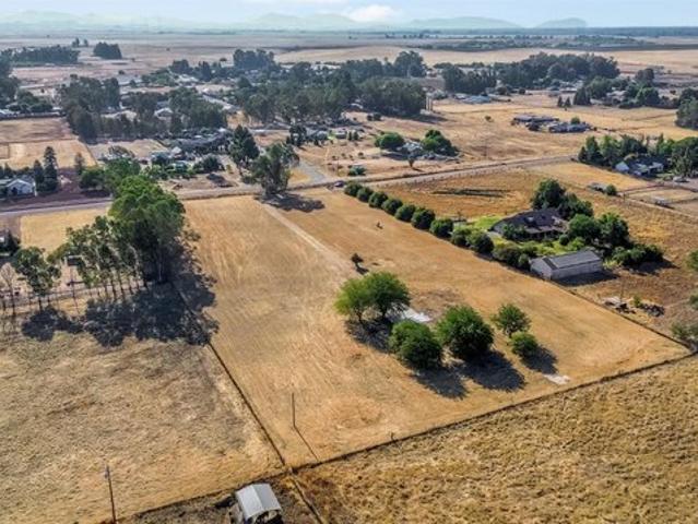 10785 N Burgan Ave, Clovis, CA 93619