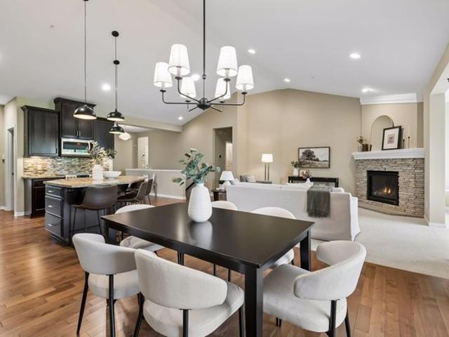 10786 Lyndale Bluffs Trl, Bloomington, MN 55420