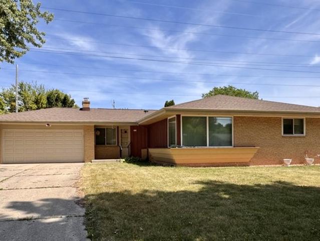 1078 N 120th St, Wauwatosa, WI 53226