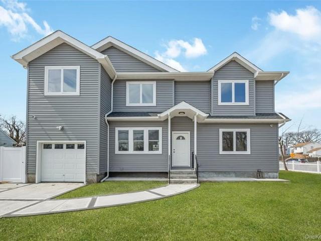 1078 Woodfield Rd, Rockville Centre, NY 11570