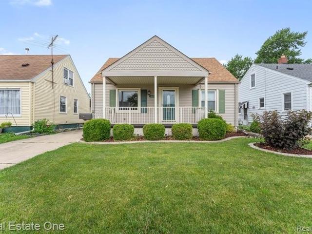 1078 10th St, Wyandotte, MI 48192