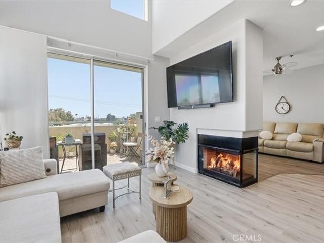 10790 Rose Ave, Los Angeles, CA 90034