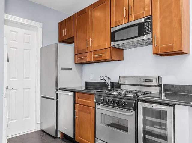 #1079 Bright 1 bed/1 bath apartment in the East Vi