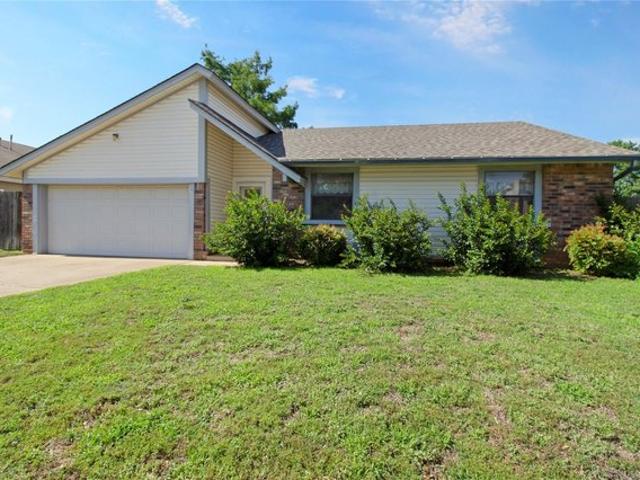 1079 E 137th St, Glenpool, OK 74033
