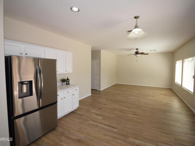 1079 e country crossing way