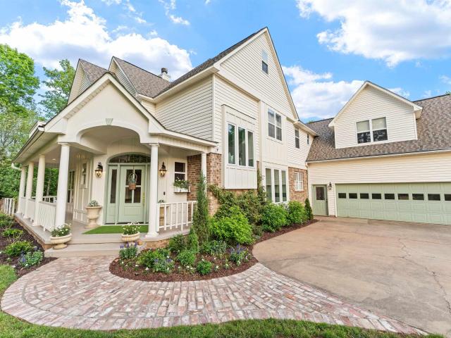 1079 Hillsboro Cir