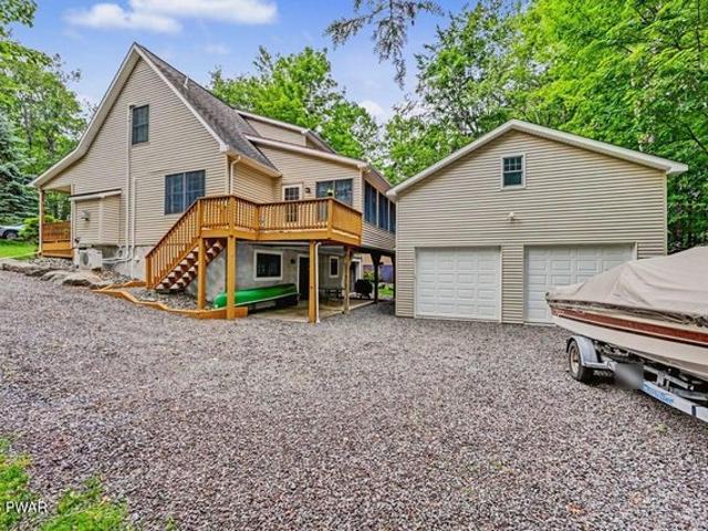 1079 Indian Dr, Lake Ariel, PA 18436