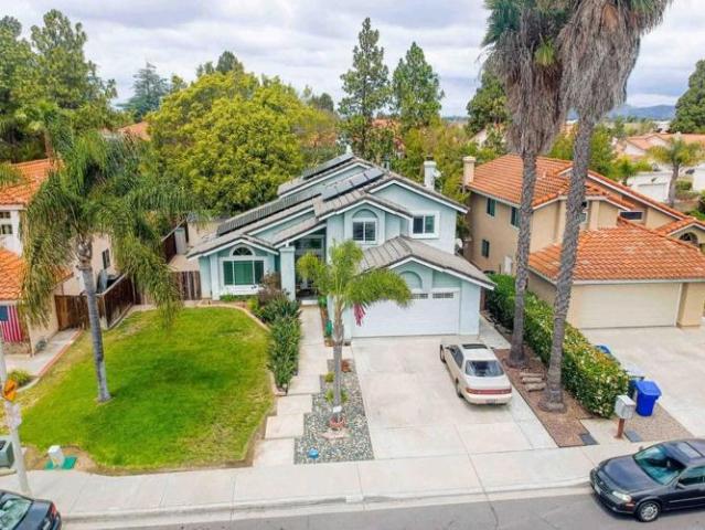 1079 La Tortuga Dr, Vista, CA 92081