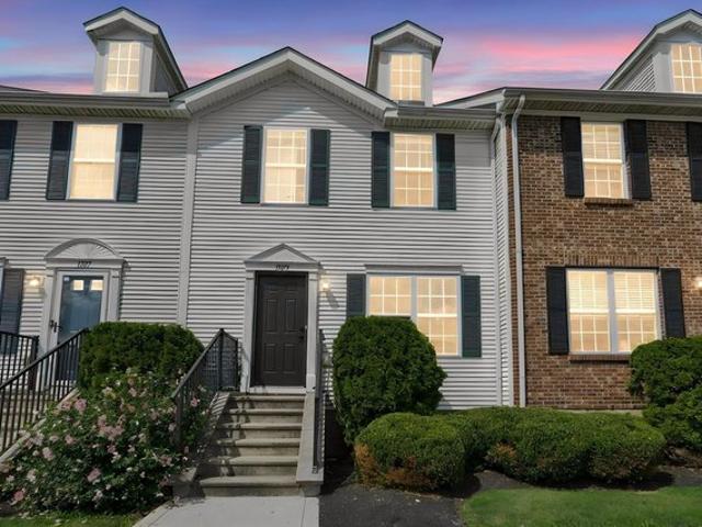 1079 Shady Lake Dr, Columbus, OH 43228