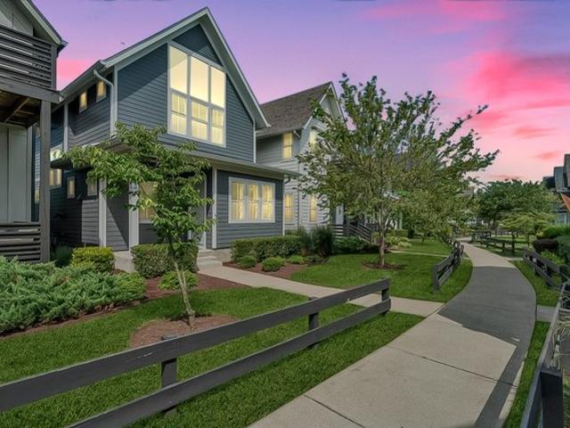 1079 Treaty Oaks Dr, Nashville, TN 37209