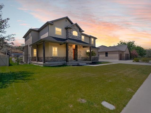 1079 W Stone Fly Dr, Bluffdale, UT 84065