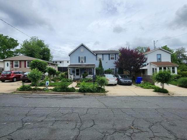 10703 Shaftsbury St, Kensington, MD 20895