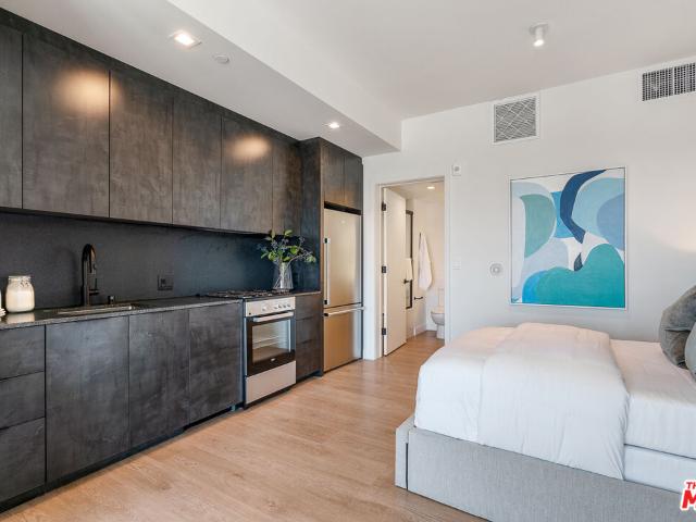 10700 Tabor St, Unit PH19, Los Angeles, CA 90034 | Compass