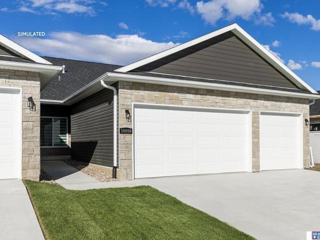 10700 Majestic Ln, Lincoln, NE 68527