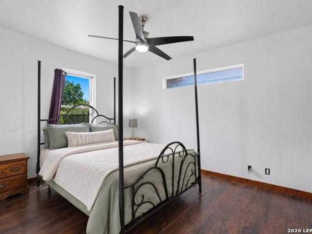 10702 Shaencrossing